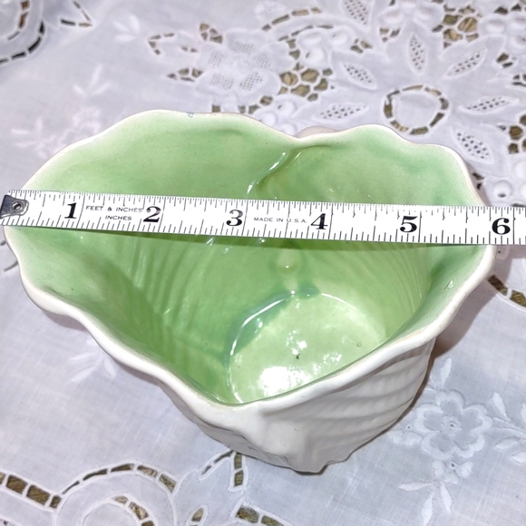 unmarked | Accents | Vintage White Cabbage Leaf Vase | Poshmark